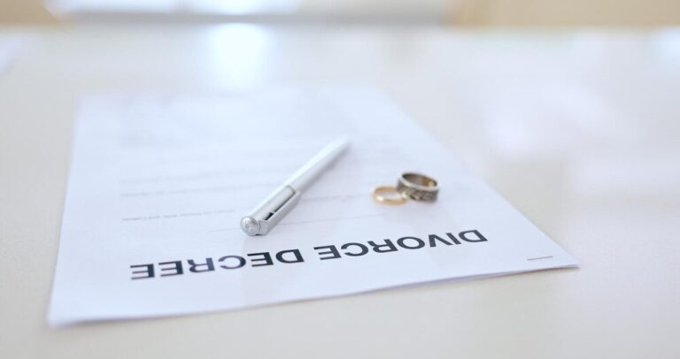 Jak napisać pozew rozwodowy? Wzór i porady